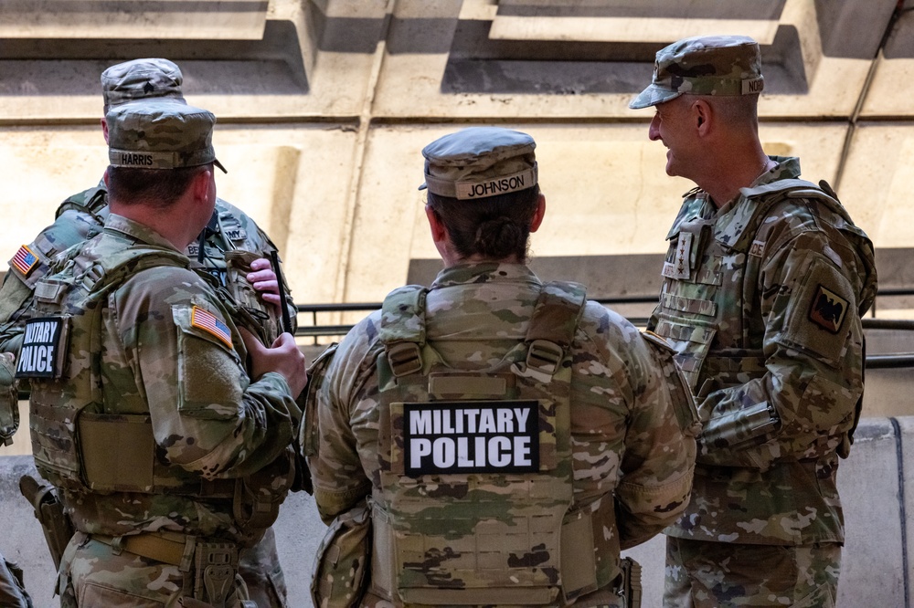 DVIDS - Images - Tennessee National Guard Soldiers patrol D.C. Metro ...