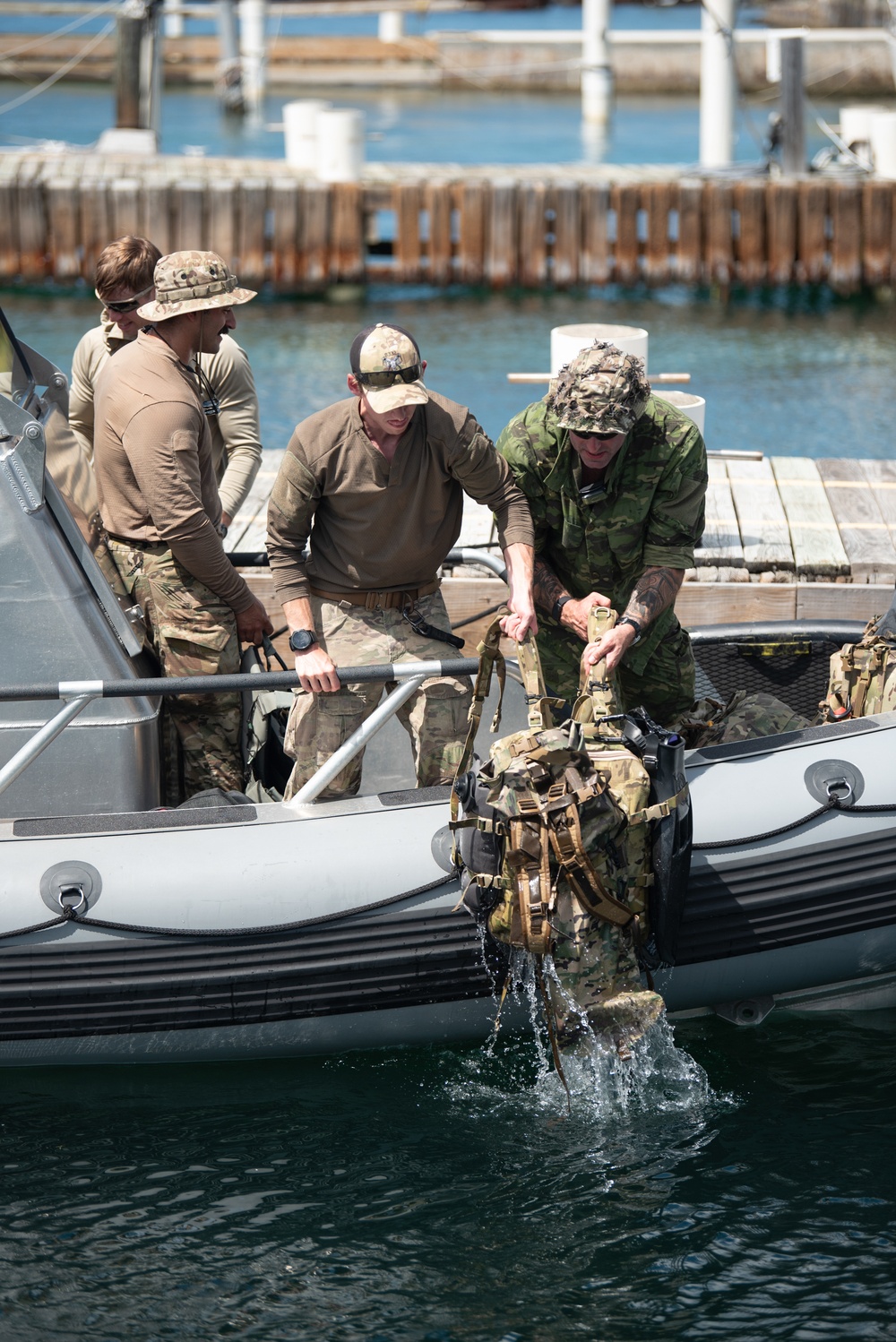 DVIDS - Images - Emerald Warrior sharpens maritime skills for Kentucky ...
