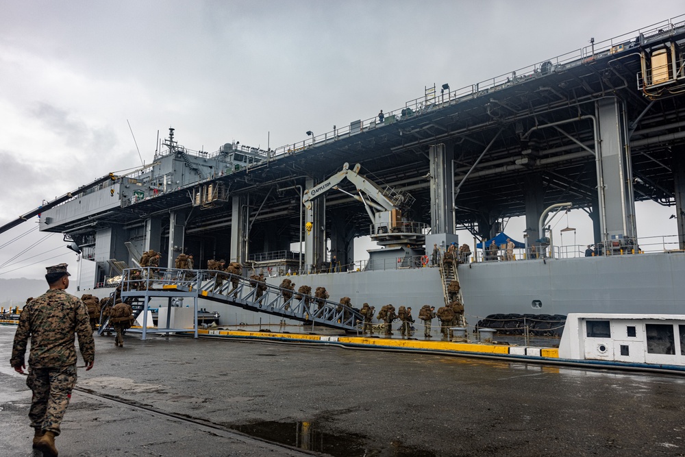 DVIDS - Images - MRF-D 25.3: U.S. Marines and Sailors board USS Miguel ...