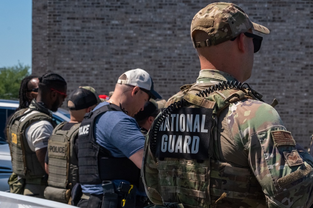 DVIDS - Images - Tennessee National Guard partners with U.S. Marshals ...
