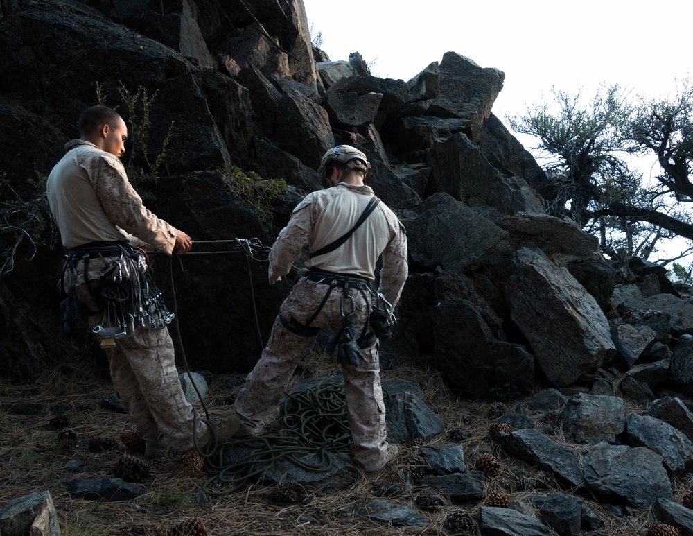DVIDS - Images - V35 and V11 Marines conduct climbing techniques during ...