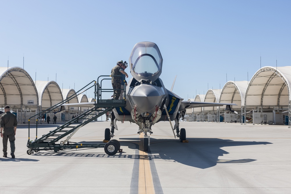 DVIDS - Images - U.S. Secretary of the Navy visits MCAS Miramar and 3rd ...