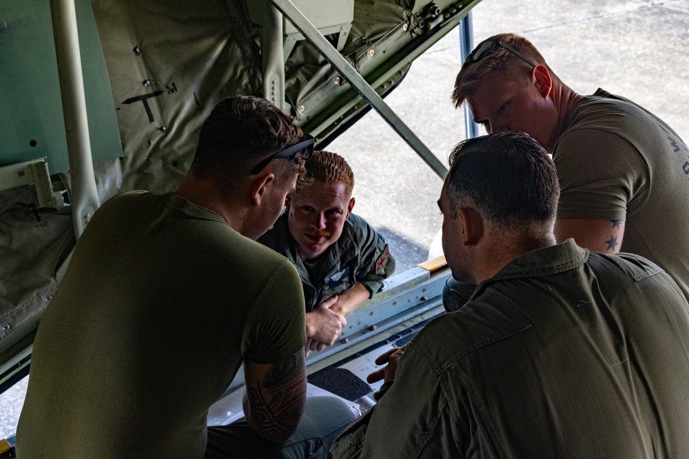 DVIDS - Images - U.S. Marines, Army Paratroopers Conduct Joint Training ...