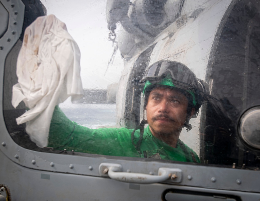 DVIDS - Images - USS Higbee Sailors Conduct Flight Operations [Image 2 ...