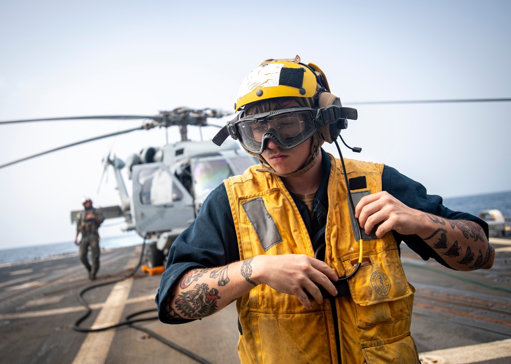 DVIDS - Images - USS Higbee Sailors Conduct Flight Operations [Image 4 ...