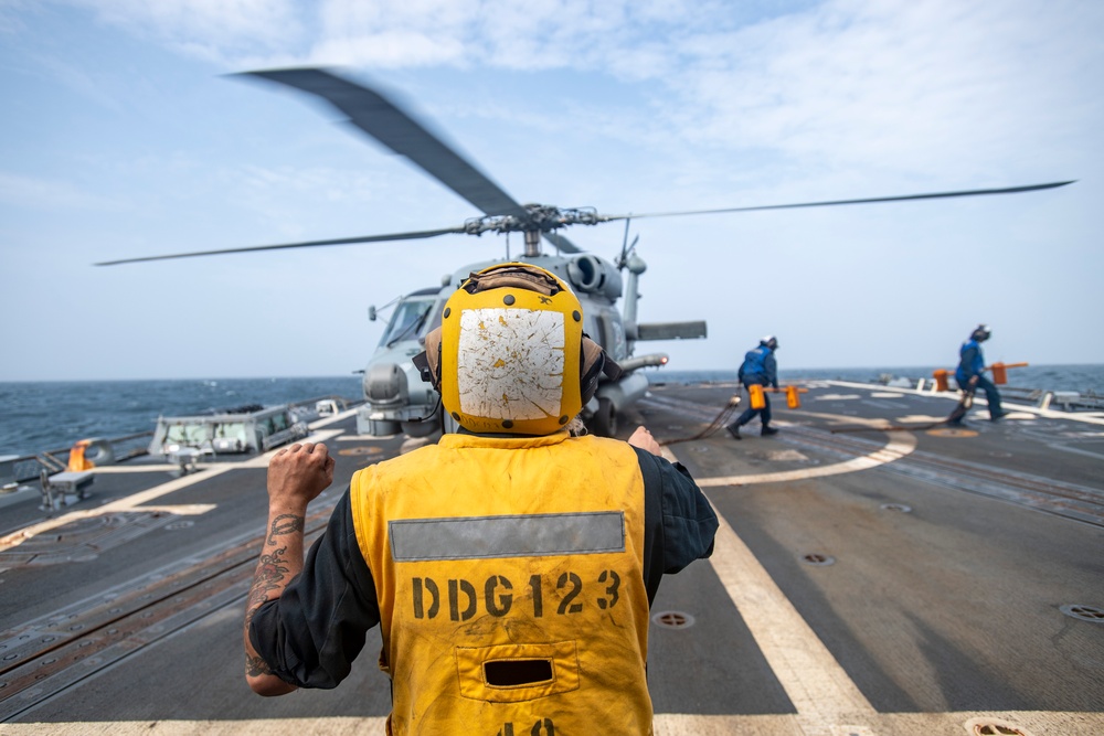 DVIDS - Images - USS Higbee Sailors Conduct Flight Operations [Image 4 ...