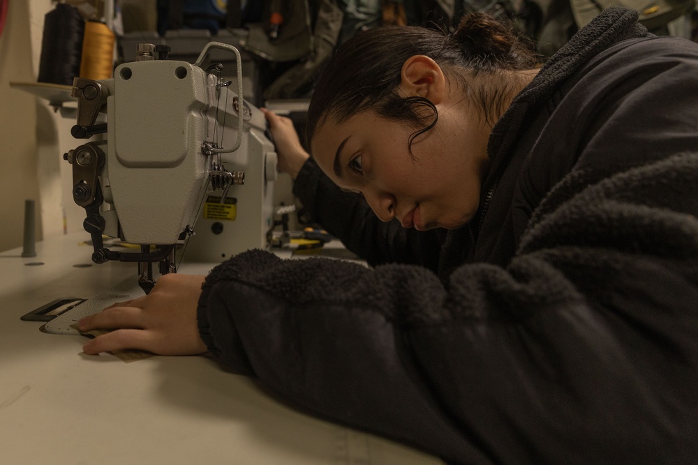 DVIDS - Images - USS Gerald R. Ford (CVN 78) Paraloft [Image 5 of 5]