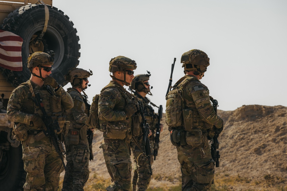 DVIDS - Images - Iowa National Guard and Civil Affairs Soldiers secure ...