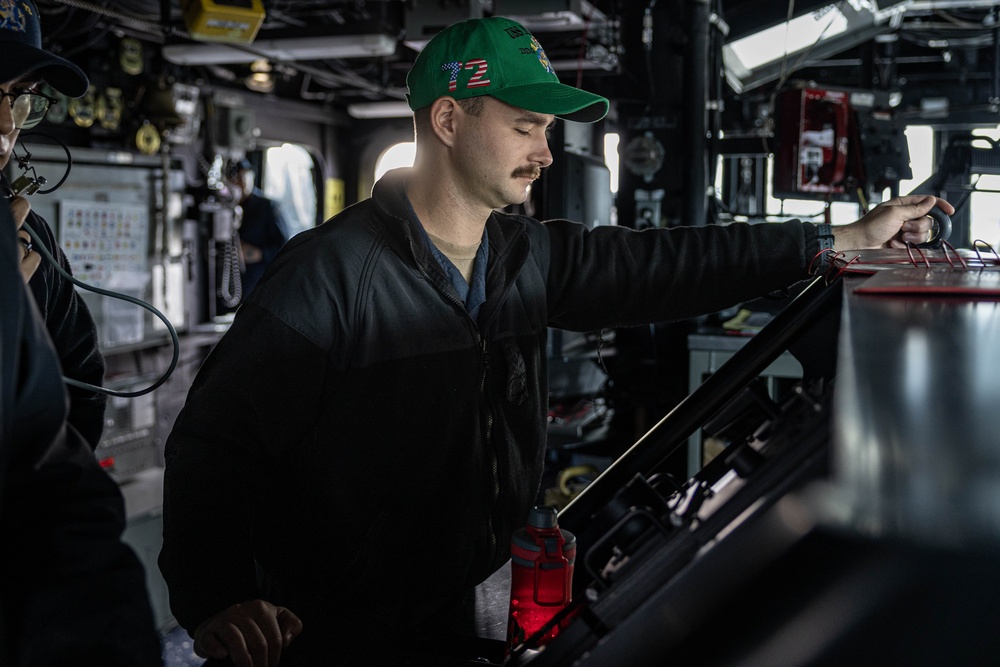 DVIDS - Images - USS Mahan (DDG 72) Departs Bergen, Norway [Image 3 of 4]
