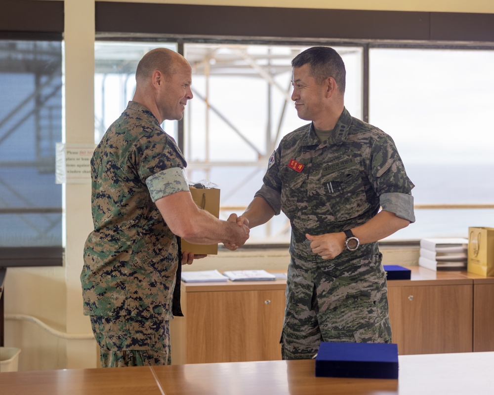 DVIDS - Images - ROKMC and MARFORPAC G-6 C2 Staff Talks [Image 6 of 11]