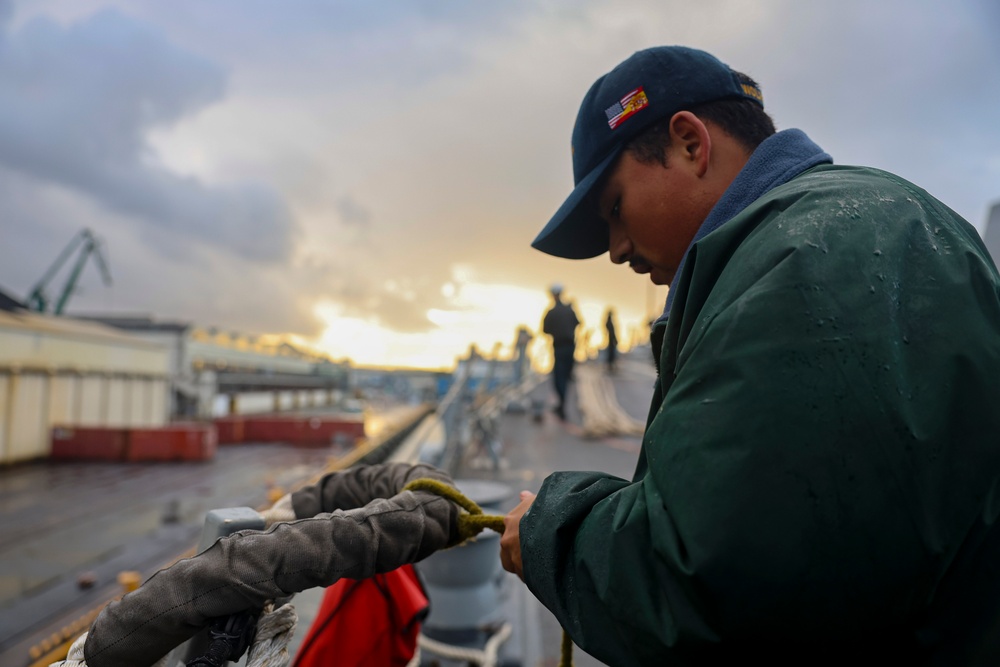 DVIDS - Images - STG3 Iyan Rosales ties off a heaving ball line to a ...