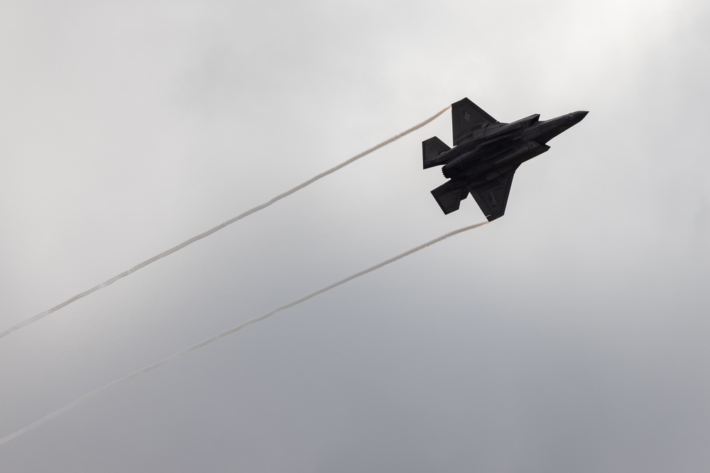 DVIDS - Images - America’s Air Show 2025 Day 2: USMC F-35B Lighting II ...