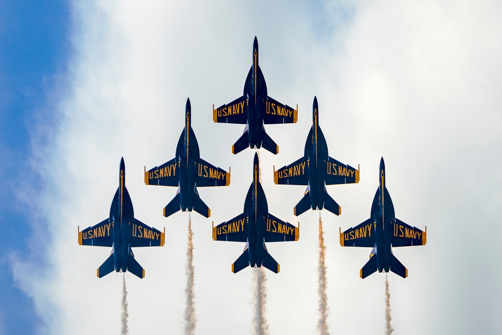 DVIDS - Images - America’s Air Show 2025 Day 2: U.S. Navy Blue Angels ...