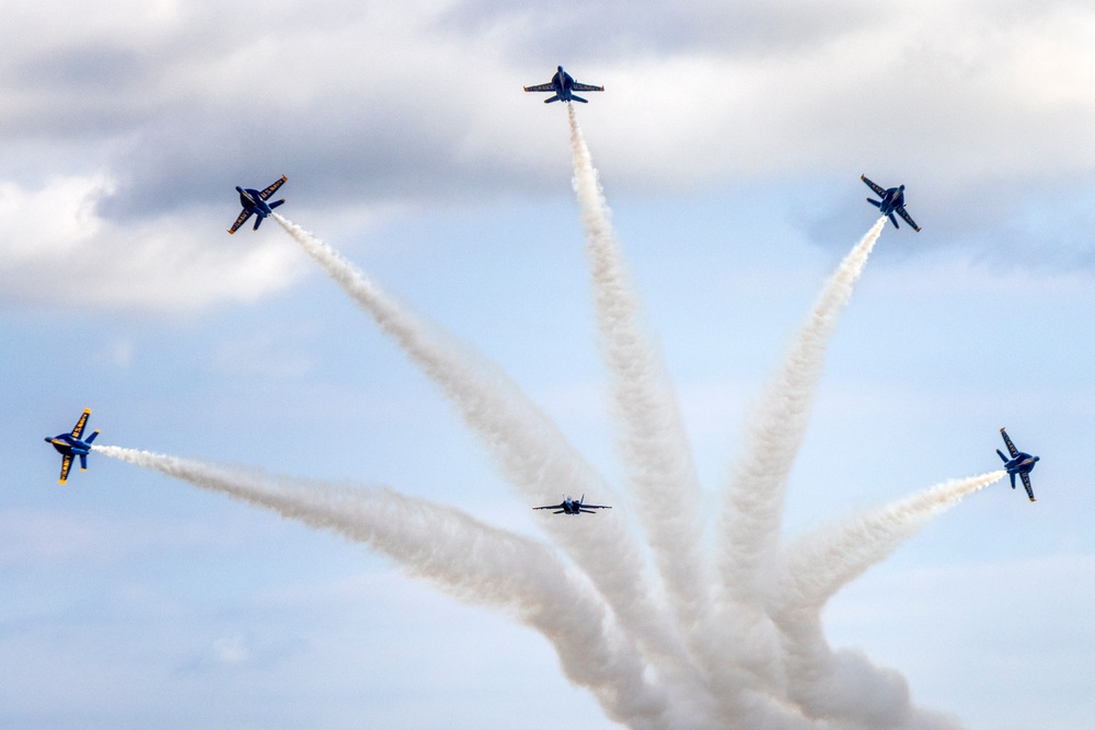DVIDS - Images - America’s Air Show 2025 Day 2: U.S. Navy Blue Angels ...