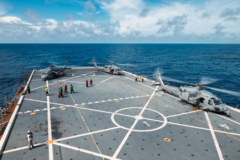 DVIDS - Images - USS Arlington (LPD 24) Conducts SINKEX Flight Ops During UNITAS 2025 [Image 6 of 8]