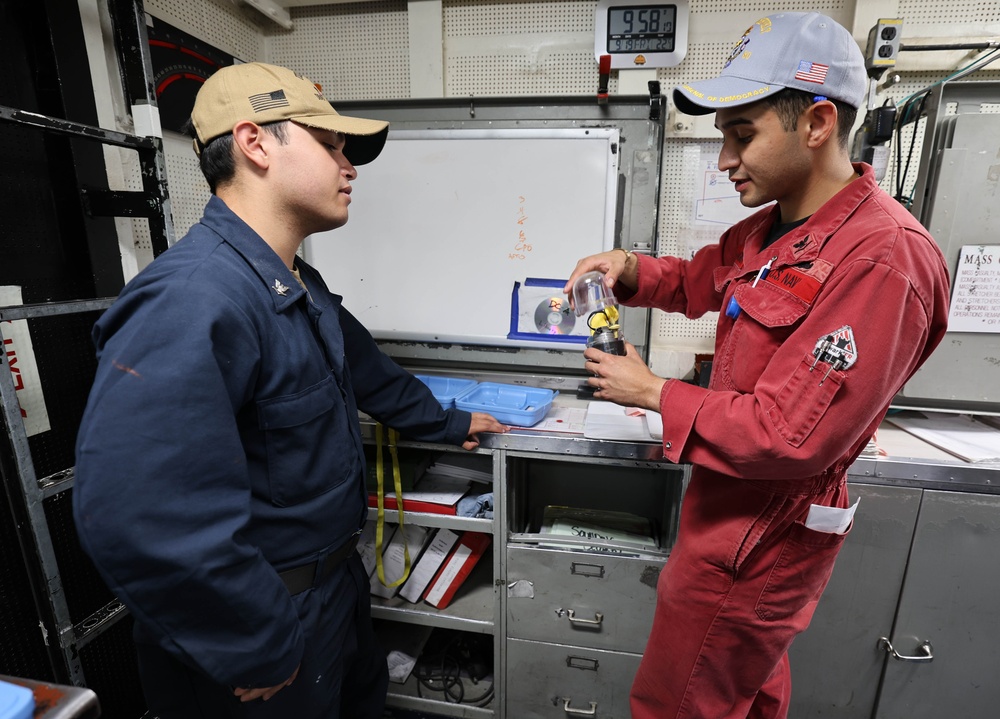 DVIDS - Images - USS Roosevelt Engineering Training Team Provides ...