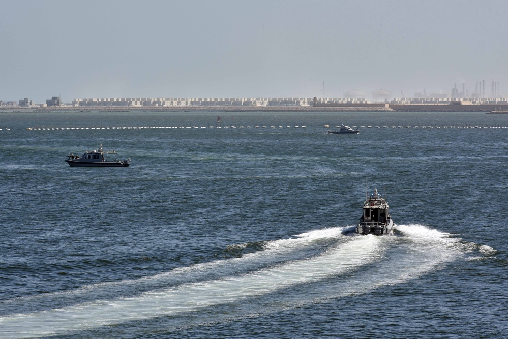 DVIDS - Images - NSA Bahrain Harbor Patrol Unit Drills [Image 5 of 6]