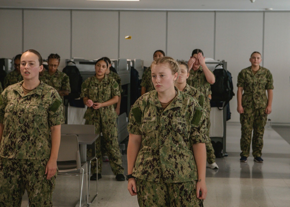 DVIDS - Images - Recruits Train At Recruit Training Command [Image 8 of 10]