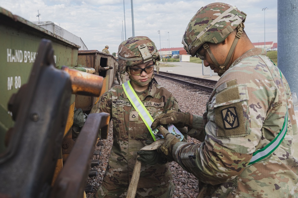 DVIDS - Images - 75th FA BDE Rail Load Training [Image 1 of 32]