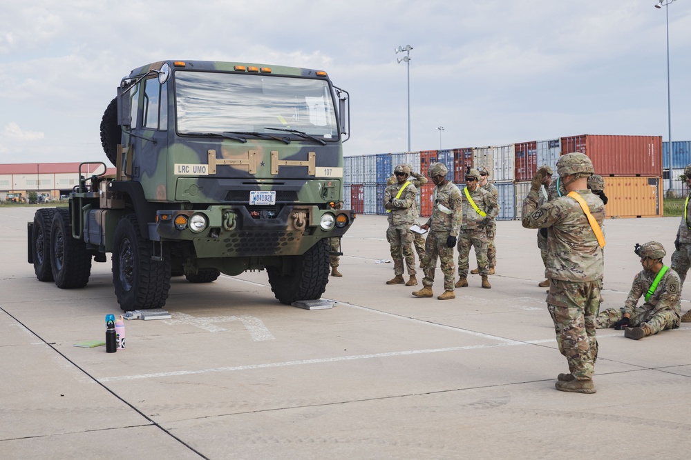 DVIDS - Images - 75th FA BDE Rail Load Training [Image 4 of 32]