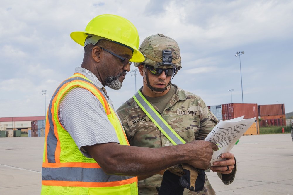 DVIDS - Images - 75th FA BDE Rail Load Training [Image 8 of 32]