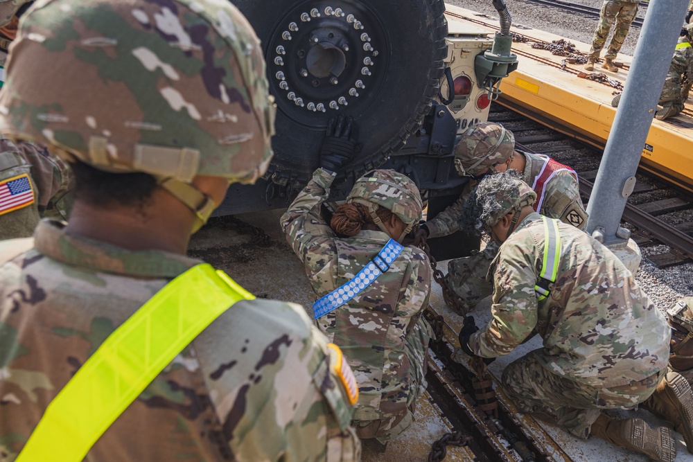 DVIDS - Images - 75th FA BDE Rail Load Training [Image 11 of 32]