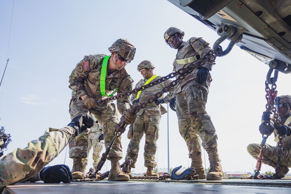 DVIDS - Images - 75th FA BDE Rail Load Training [Image 16 of 32]