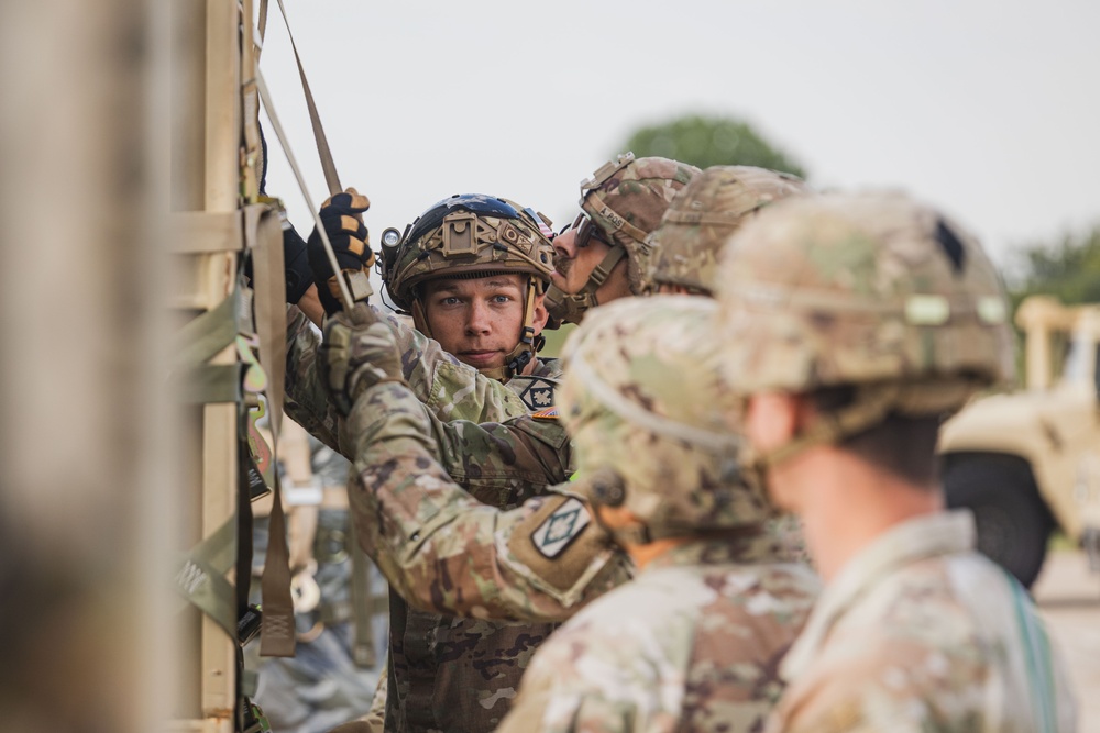 DVIDS - Images - 75th FA BDE Rail Load Training [Image 23 of 32]