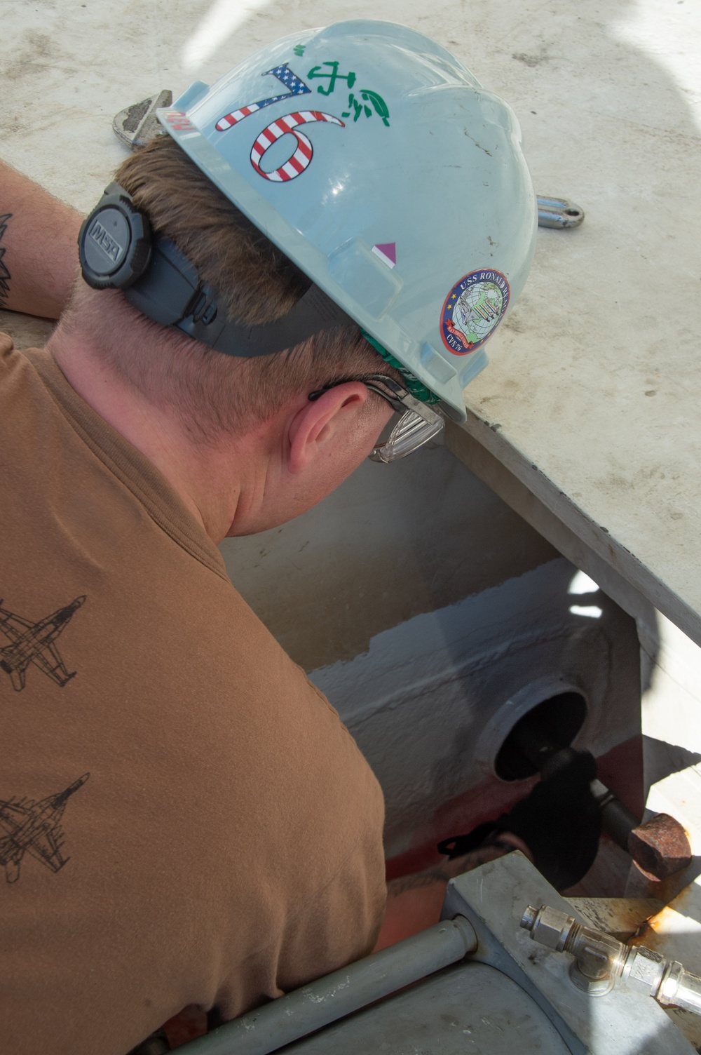 DVIDS - Images - Ronald Reagan Sailors Perform Maintenance on the ...