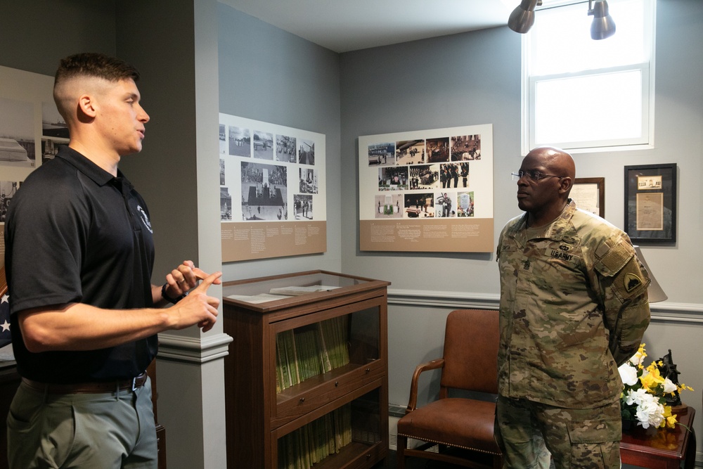 DVIDS - Images - Guards at Arlington National Cemetery are presented ...