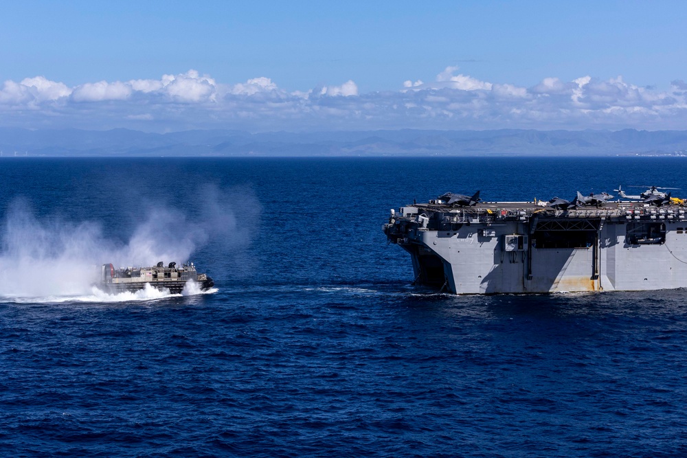DVIDS - Images - IWO ARG Conducts Amphibious Landing Operations [Image ...