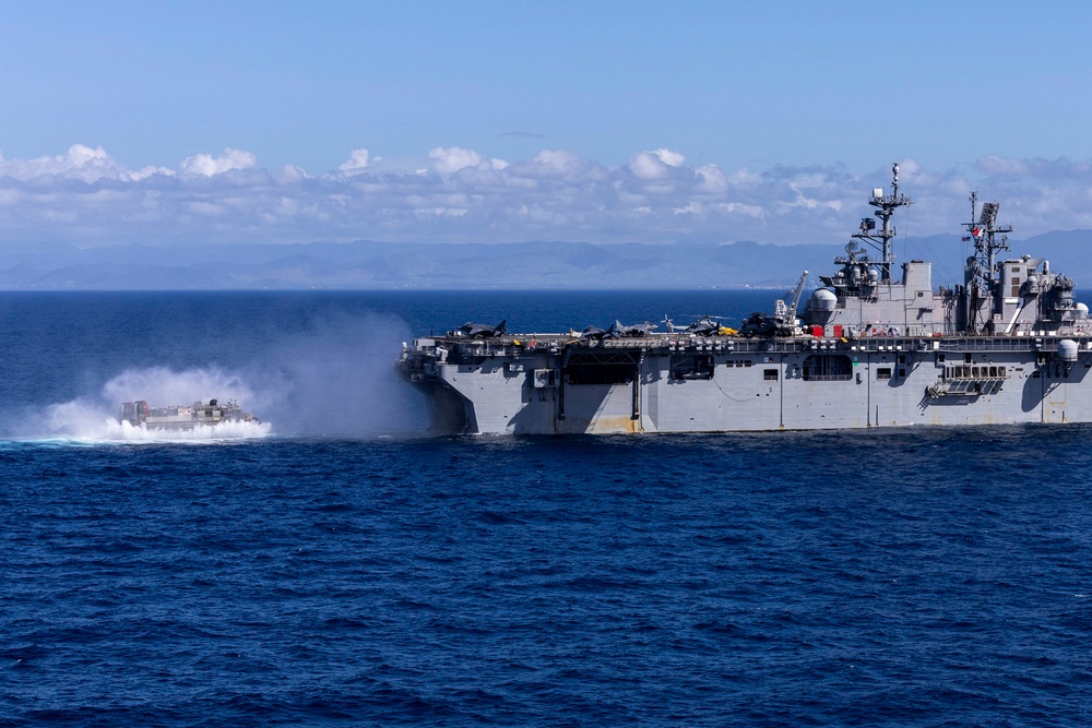 DVIDS - Images - IWO ARG Conducts Amphibious Landing Operations [Image ...