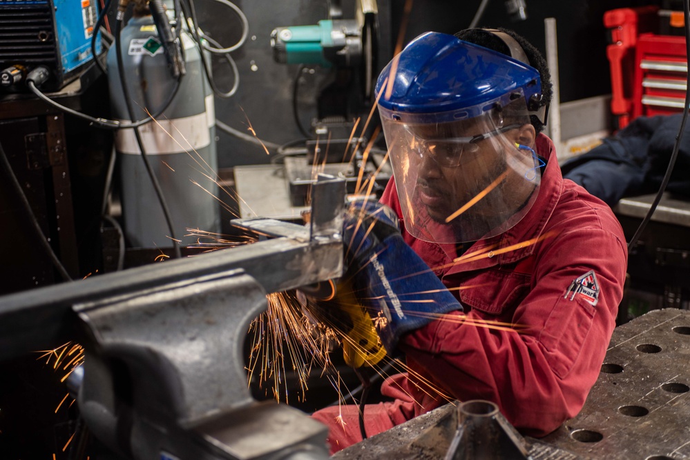 DVIDS - Images - Ronald Reagan Sailors Hard at Work [Image 5 of 9]