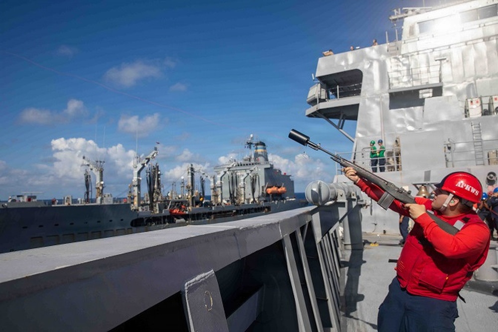 DVIDS - Images - USS Fort Lauderdale Conducts a Fueling-at-Sea with ...