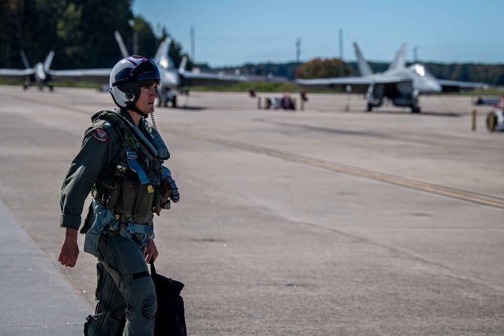 DVIDS - Images - NAS Oceana Airboss Farewell [Image 2 of 7]