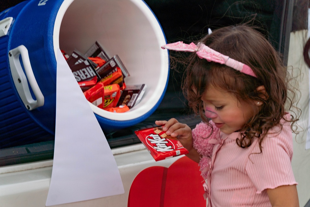 DVIDS - Images - HHBn Trunk-Or-Treat [Image 6 of 17]
