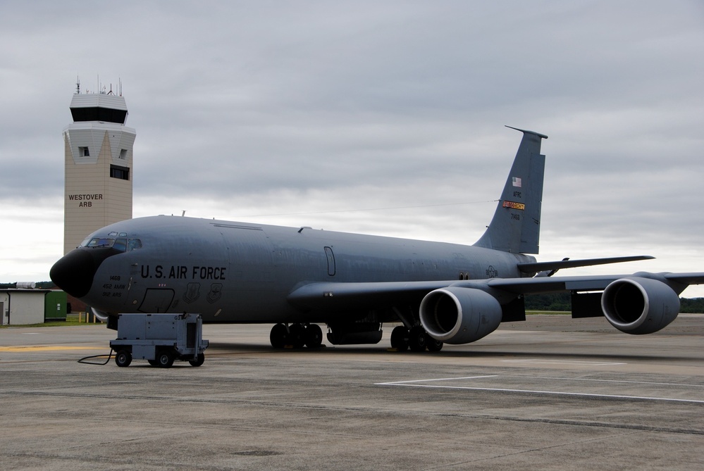 DVIDS - News - KC-135R Stratotankers dropped by overnight to support ...