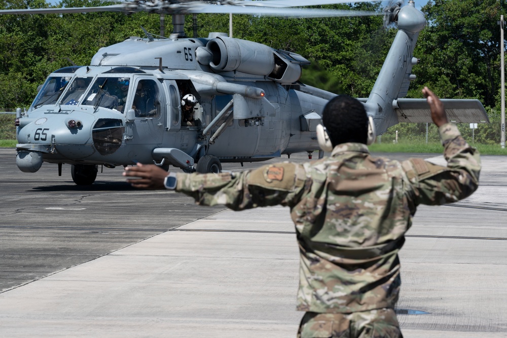 DVIDS - Images - SOUTHCOM commander visits 156th Wing [Image 12 of 20]
