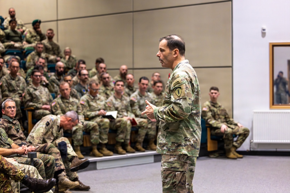 DVIDS - Images - USAREUR-AF Comdander Visits HQ ARRC [Image 6 of 16]