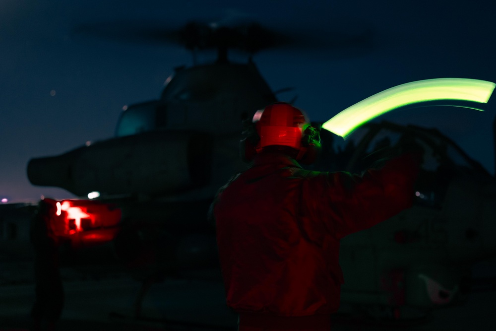 DVIDS - Images - 11th MEU Marines Load and Arm Weapons Systems on AH-1Z ...