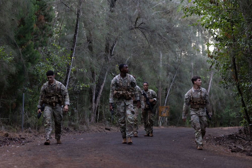 DVIDS - Images - USARPAC Best Squad Competition Jungle 5k [Image 2 of 6]