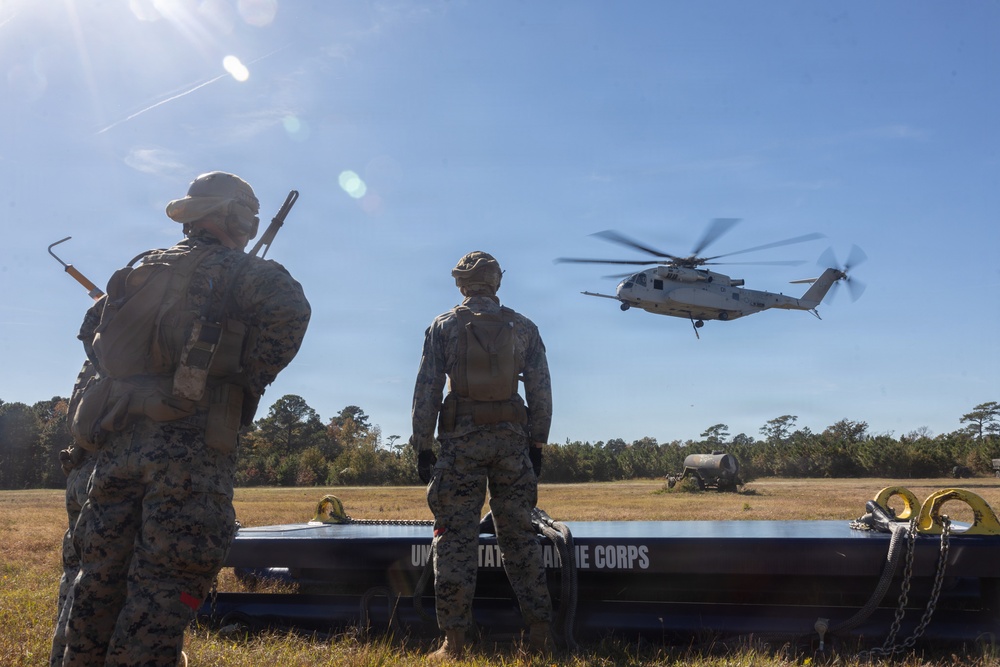 DVIDS - Images - 2nd Distribution Support Battalion Helicopter Support ...