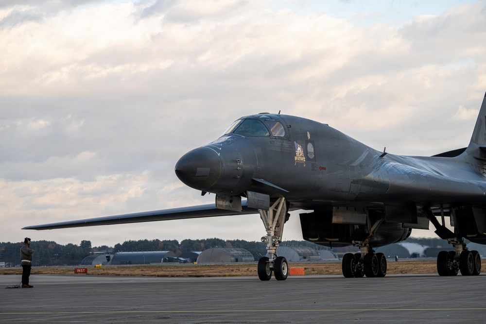DVIDS - Images - BTF: 9th EBS B-1B Lancer returns from India [Image 4 of 7]