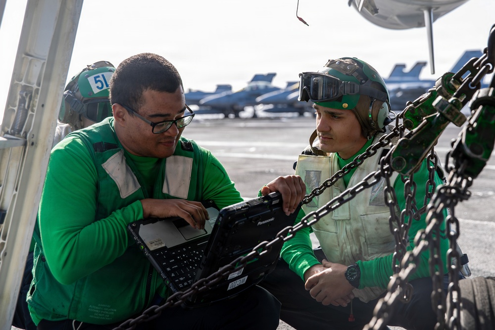 DVIDS - Images - Abraham Lincoln conducts routine operations [Image 2 of 5]