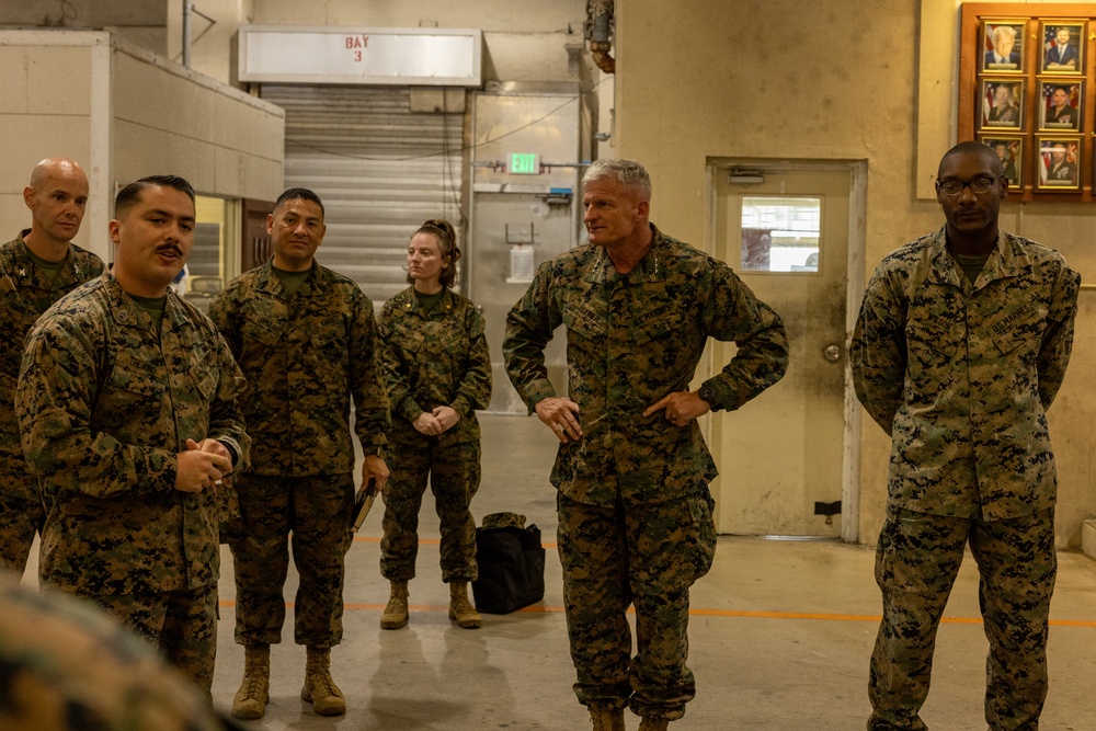DVIDS - Images - Lt. Gen. Turner visits Camp Kinser [Image 5 of 17]