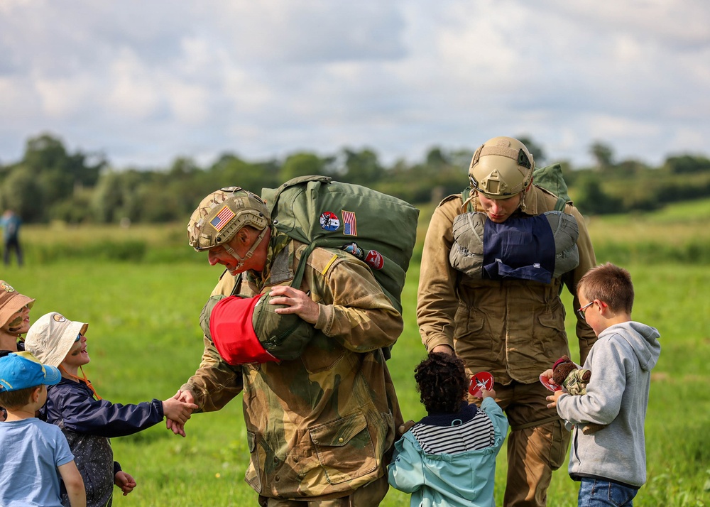 DVIDS - Images - D-Day 81: Multinational Airborne Jump in Normandy ...