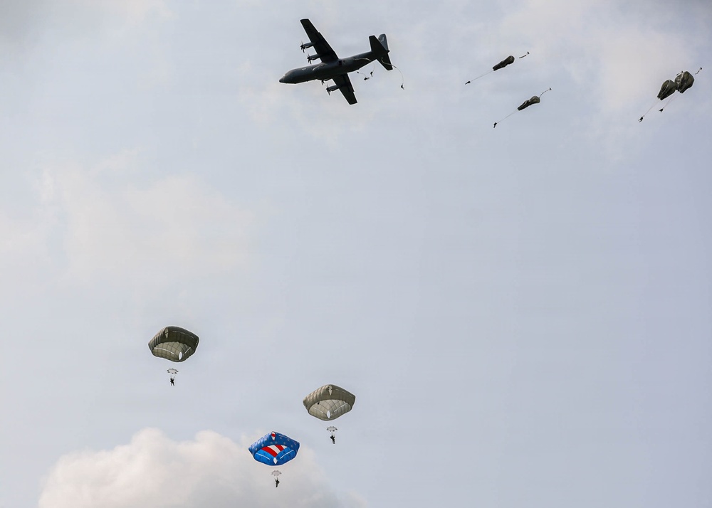 DVIDS - Images - D-Day 81: Multinational Airborne Jump in Normandy ...