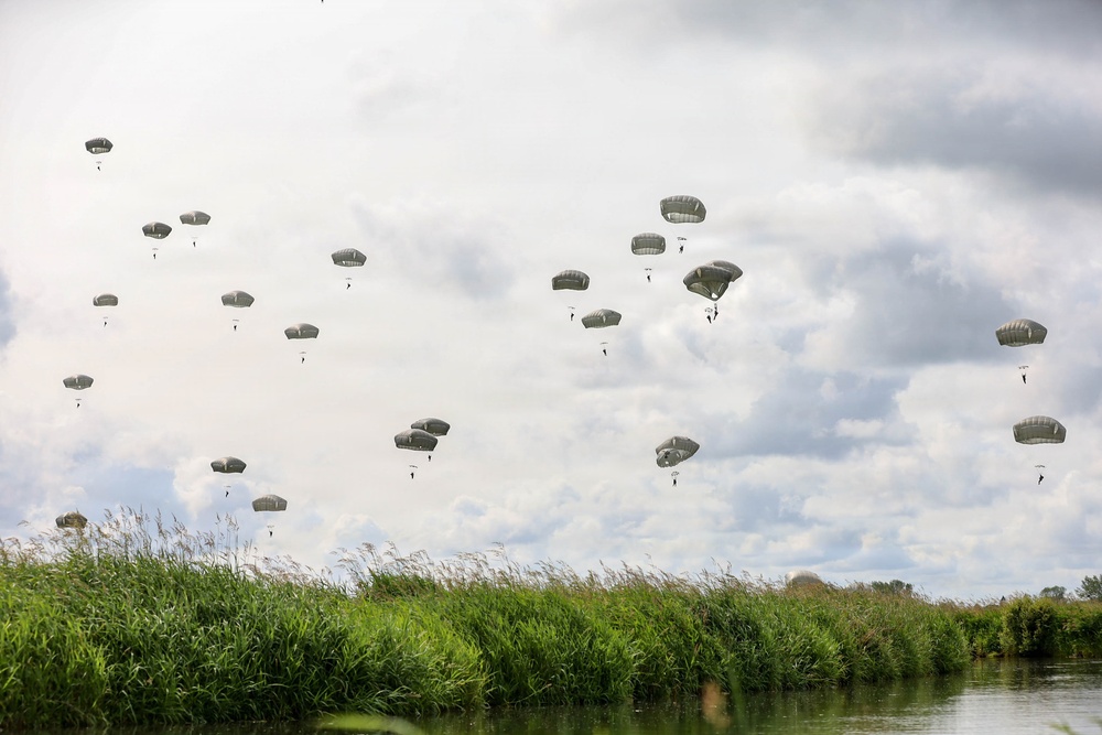 DVIDS - Images - D-Day 81: Multinational Airborne Jump in Normandy ...