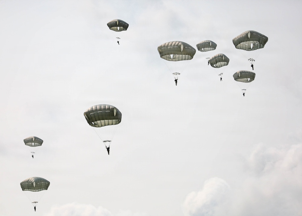 DVIDS - Images - D-Day 81: Multinational Airborne Jump in Normandy ...