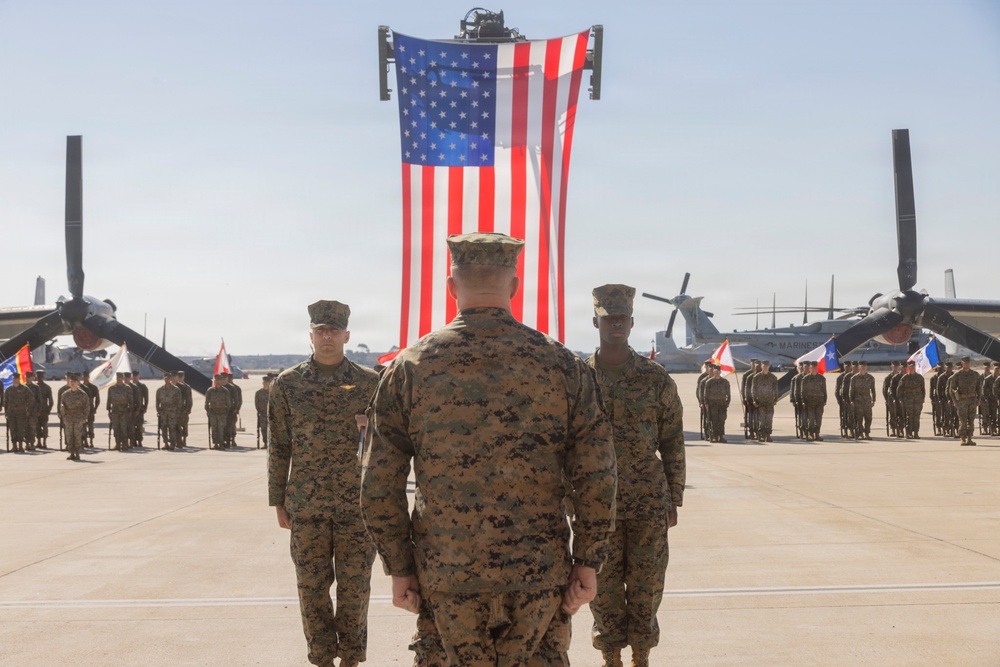 DVIDS - Images - VMM-165 Relief and Appointment ceremony [Image 3 of 12]